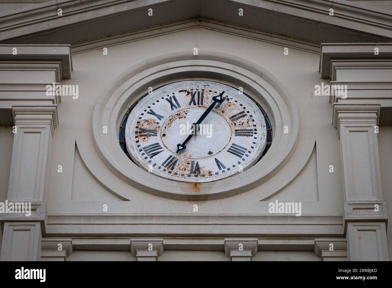 New clock face church hi-res stock photography and images - Alamy