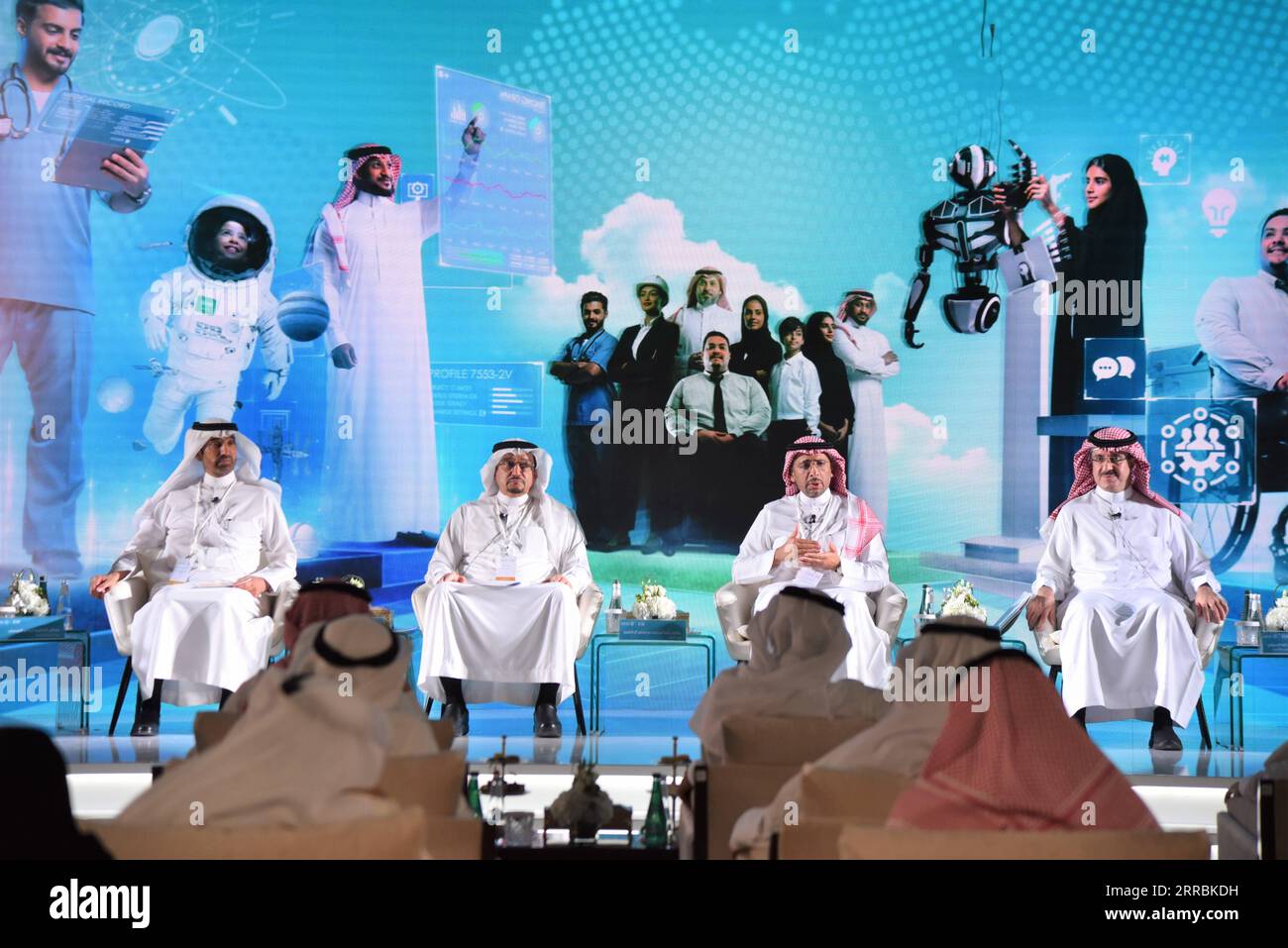 210927 -- RIYADH, Sept. 27, 2021 -- Saudi ministers attend a meeting ...