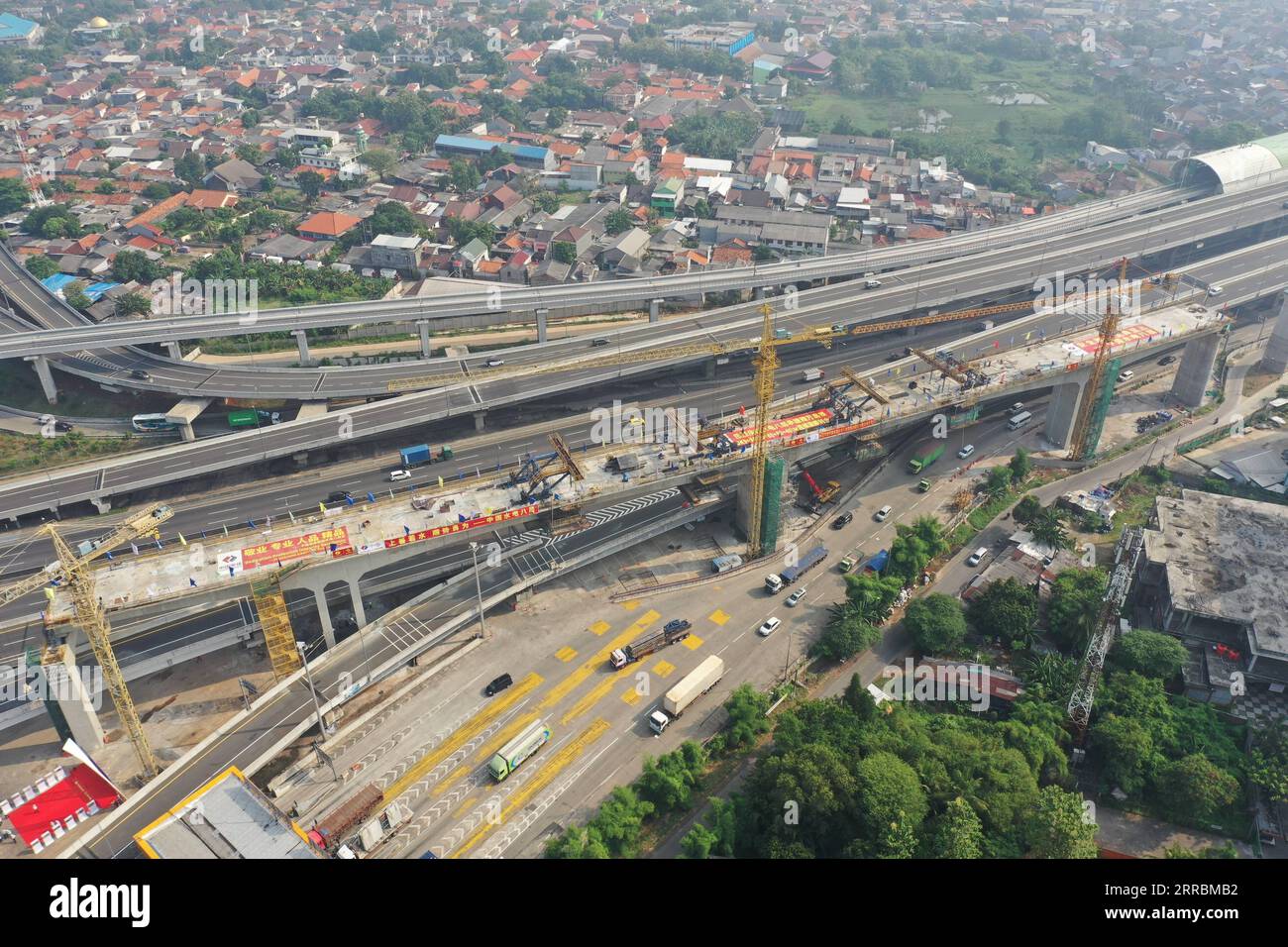 Continuous beam bridge hi-res stock photography and images - Alamy