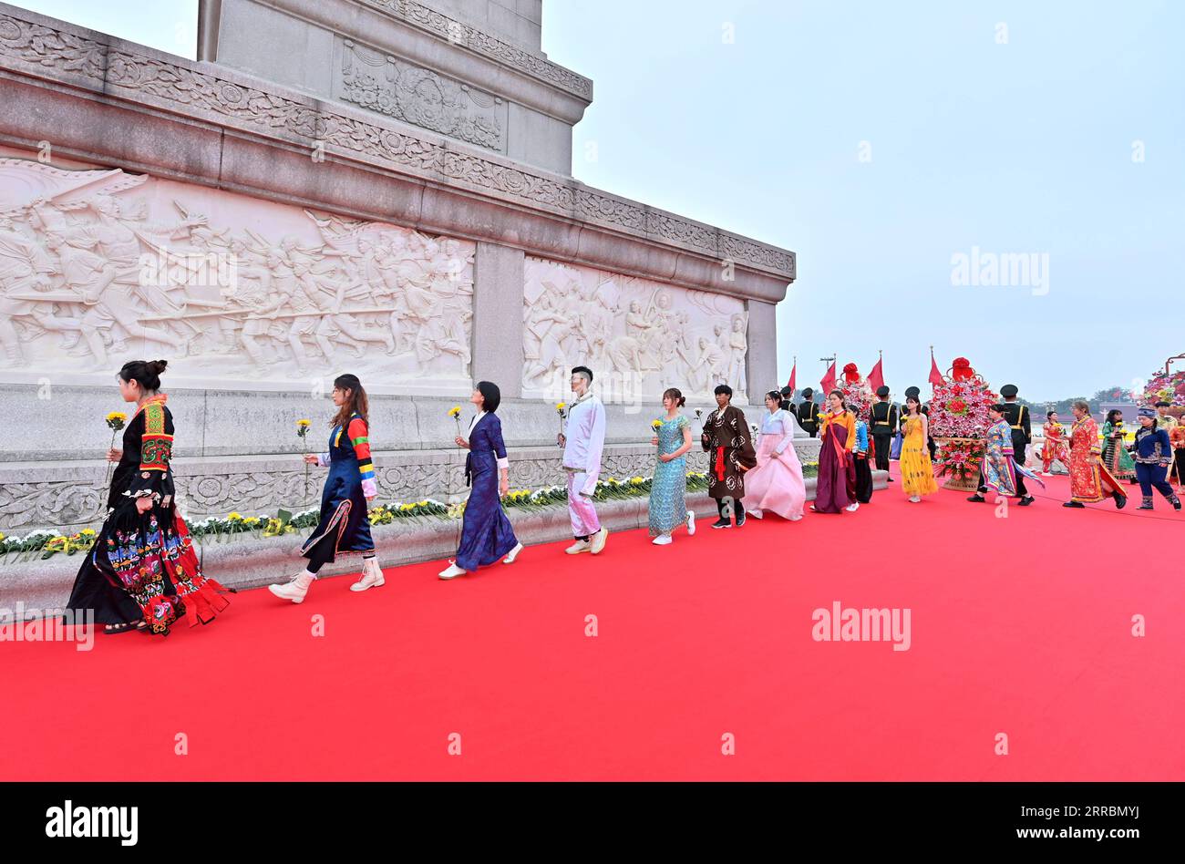 210930 -- BEIJING, Sept. 30, 2021 -- A ceremony offering floral tribute ...