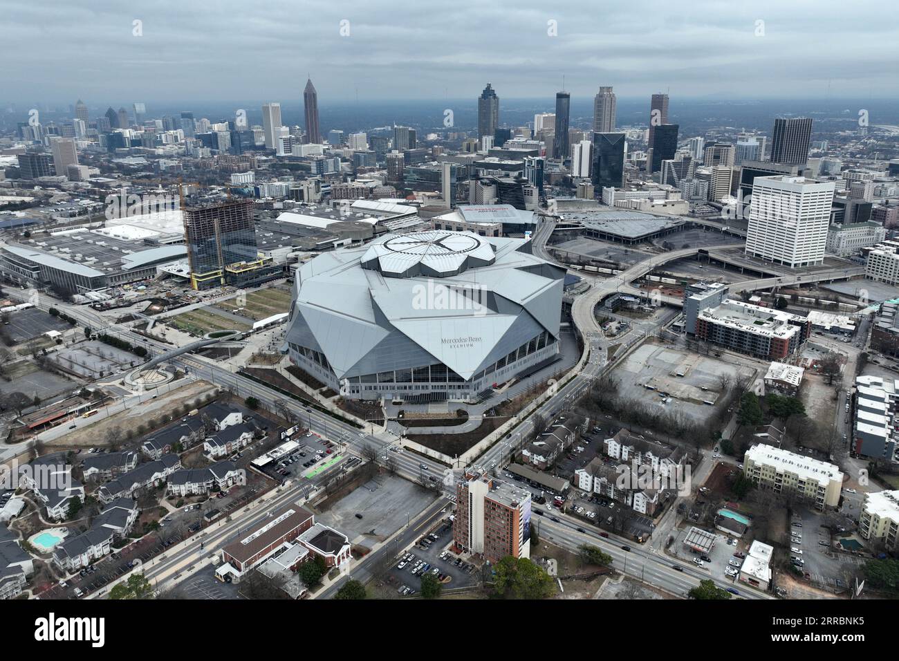 Mercedes benz stadium atlanta aerial hi-res stock photography and ...