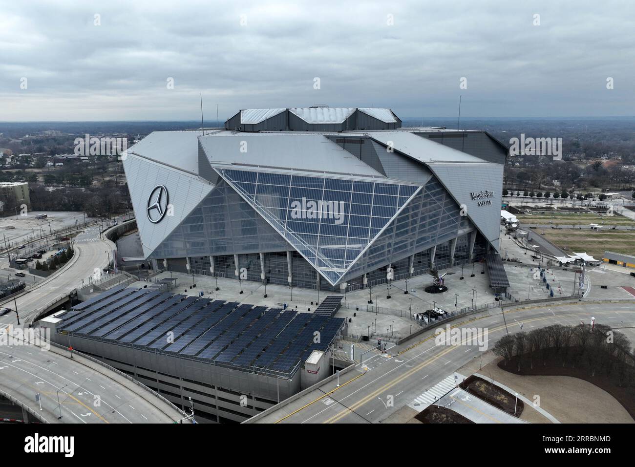 Mercedes benz stadium atlanta aerial hi-res stock photography and ...