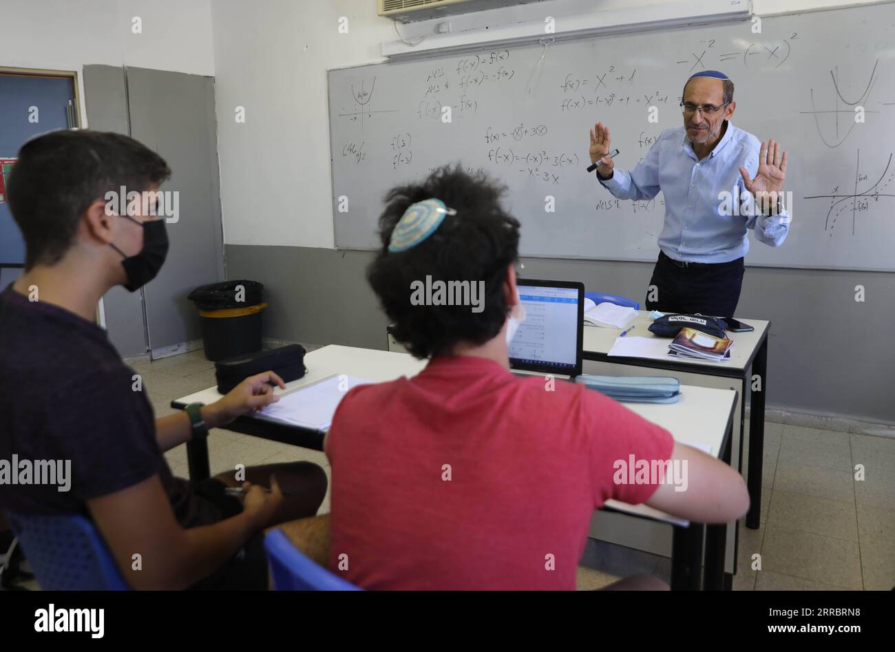 Israeli teacher hi-res stock photography and images - Alamy