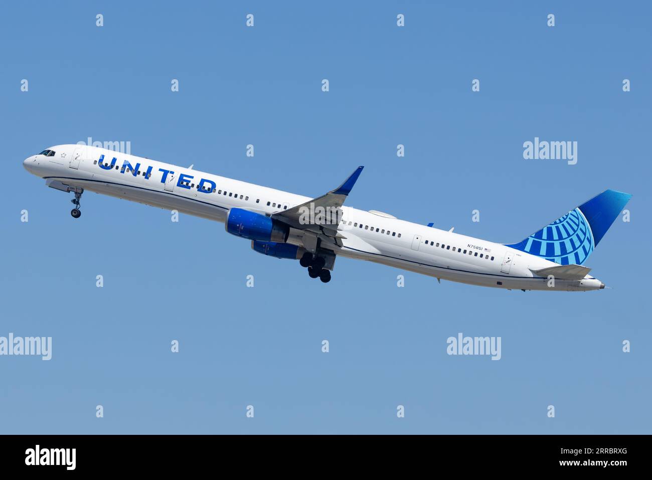 Boeing 757 variant hi-res stock photography and images - Alamy