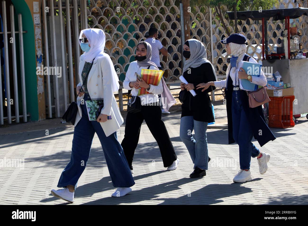 Amman university students hi-res stock photography and images - Alamy