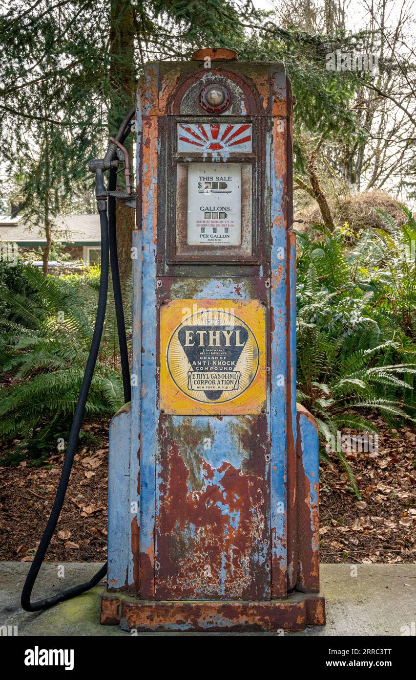 Old gas pump as Gasworks Park, Seattle Stock Photo - Alamy