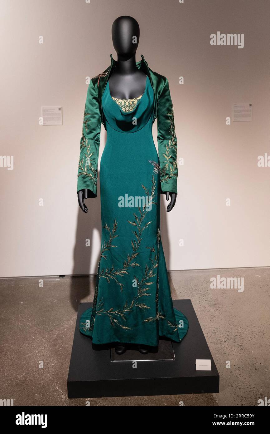 Kate Winslet Titanic Green Dress