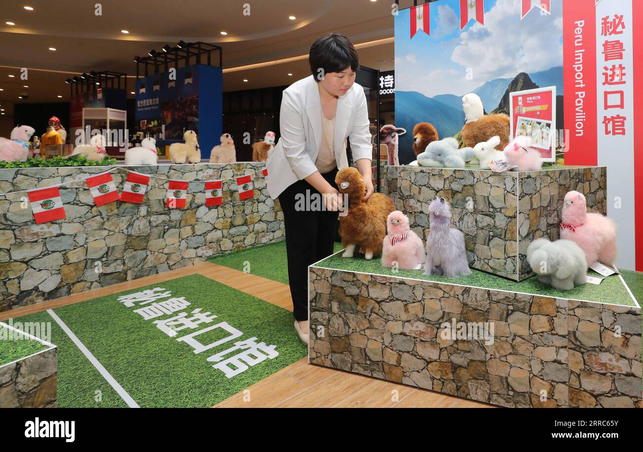 People stuffed in a car hi-res stock photography and images - Alamy