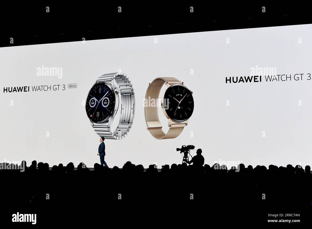Huawei watch gt3 hi-res stock photography and images - Alamy