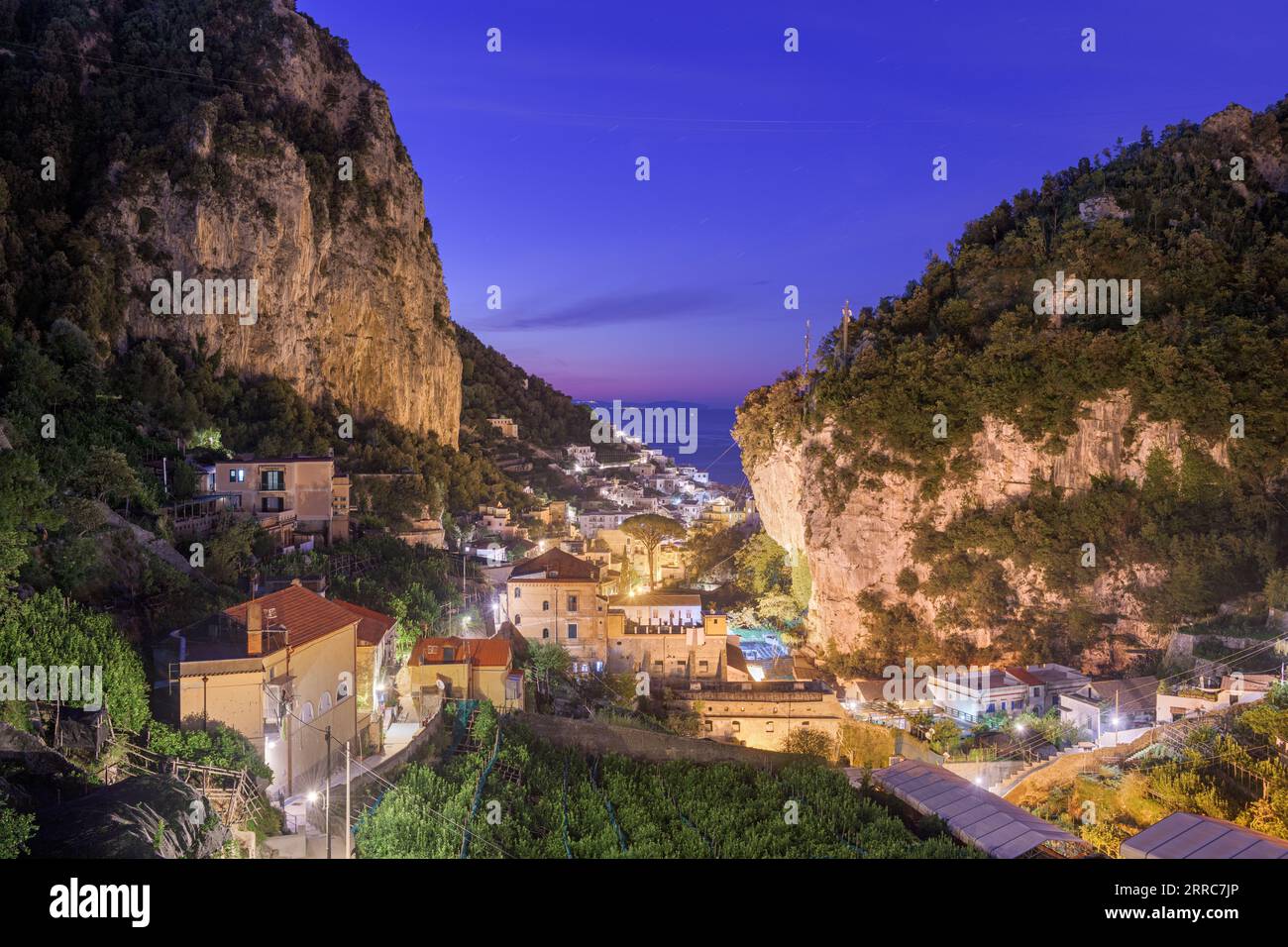 Town scene italy hi-res stock photography and images - Alamy