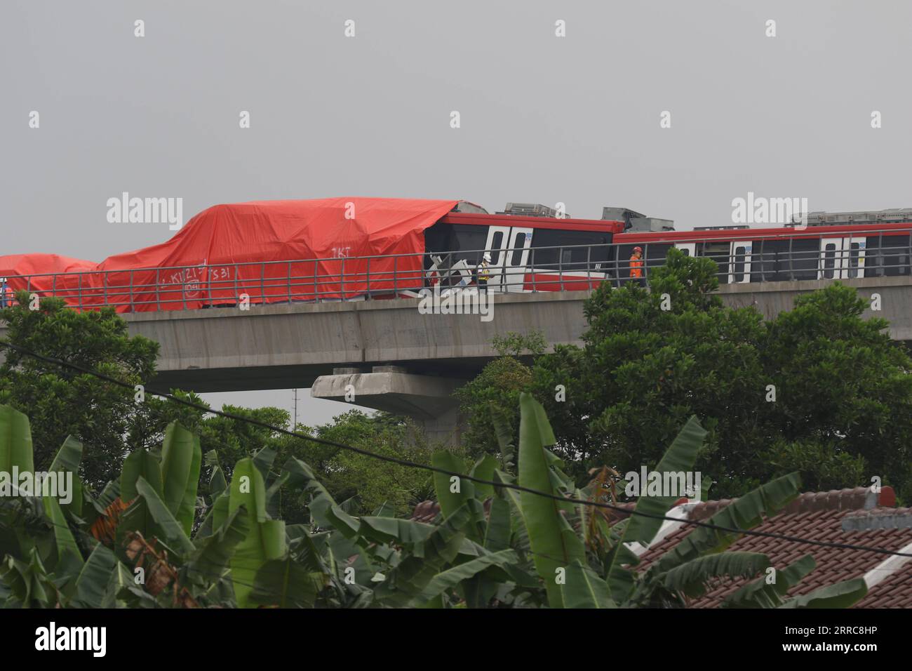 Lrt train indonesia hi-res stock photography and images - Alamy