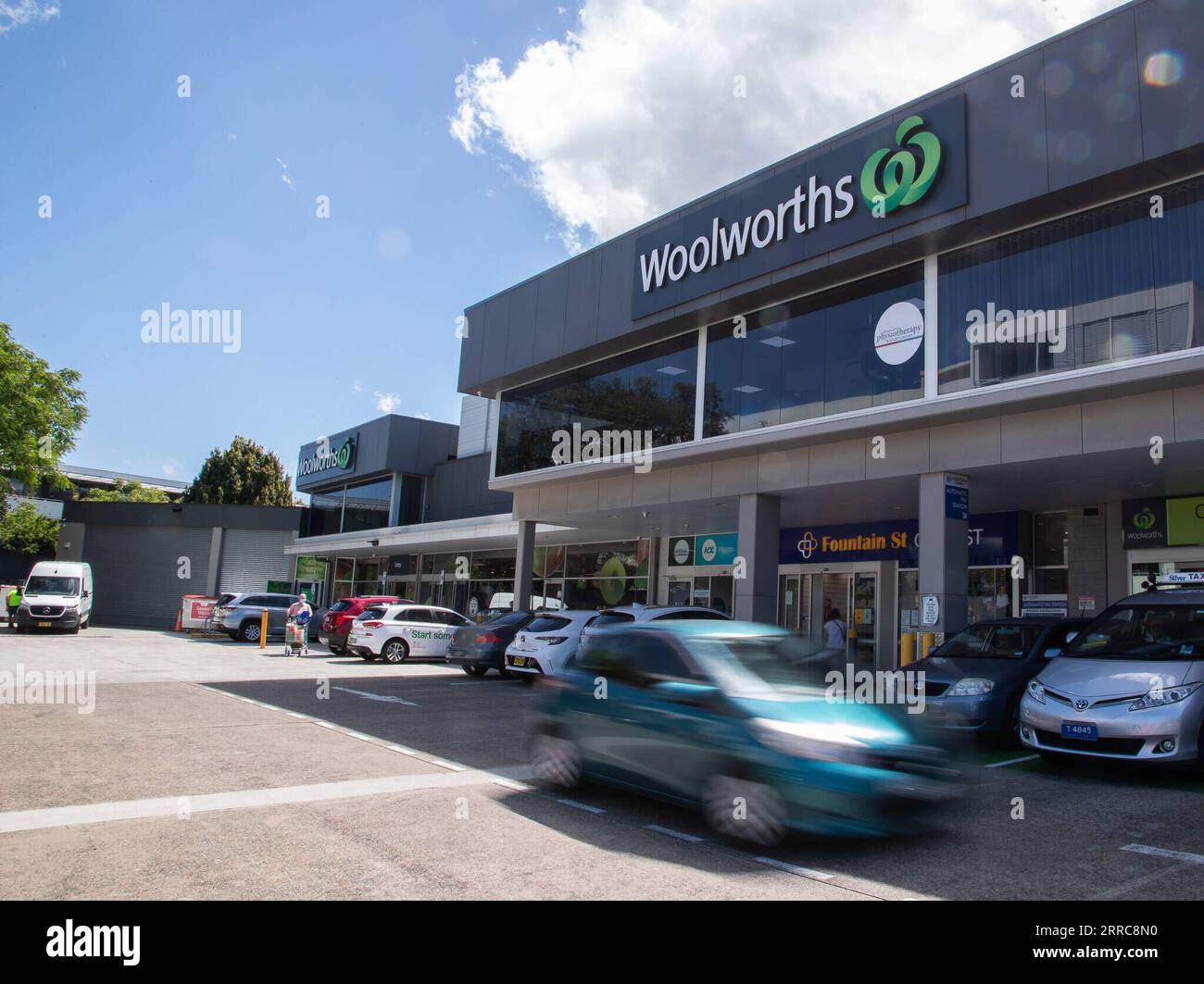 211025 -- SYDNEY, Oct. 25, 2021 -- A Woolworths store is seen in Sydney ...