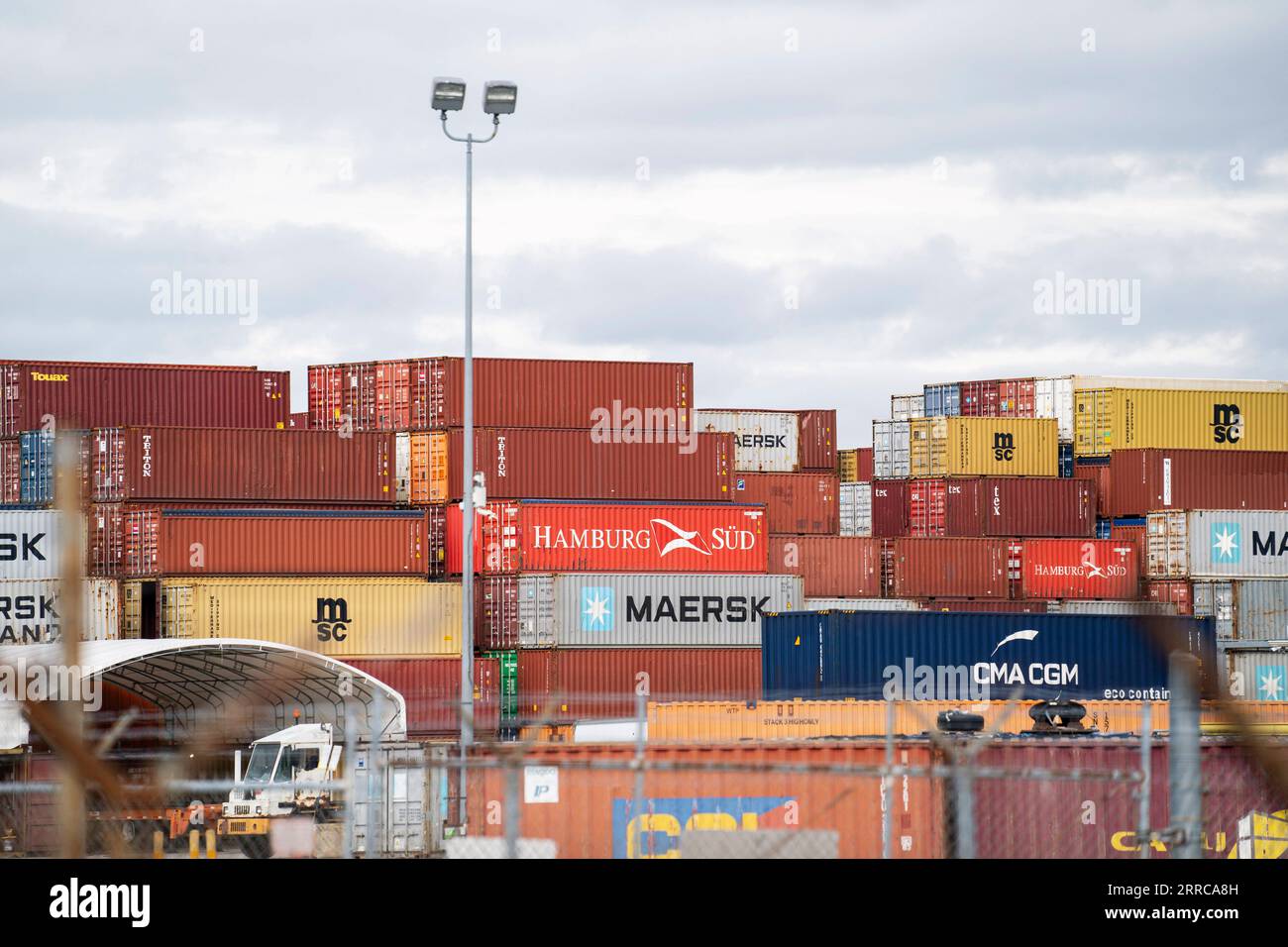 Supply chain crisis hi-res stock photography and images - Alamy