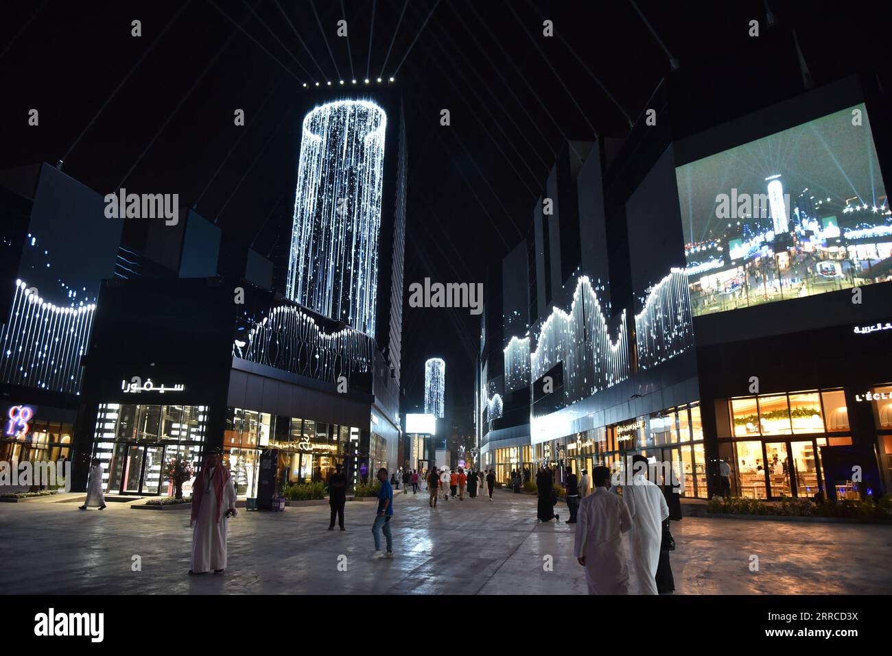 211102 -- RIYADH, Nov. 2, 2021 -- People visit the Riyadh City ...