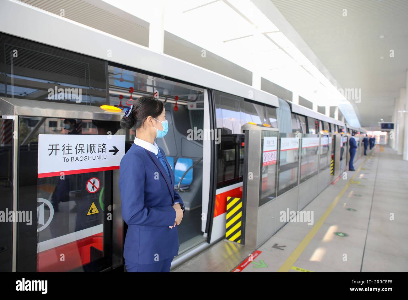 211103 -- WUHU, Nov. 3, 2021 -- A self-driving train is ready to run on ...