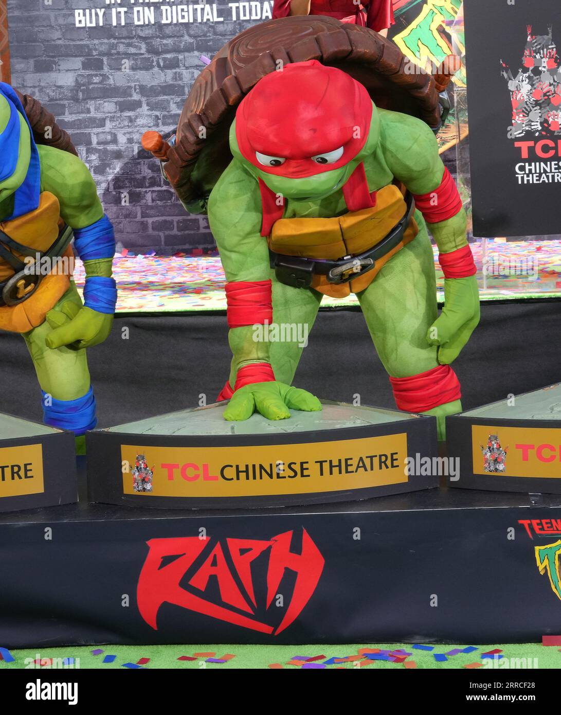 Los Angeles, USA. 07th Sep, 2023. Raphael hand in cement at the Teenage ...