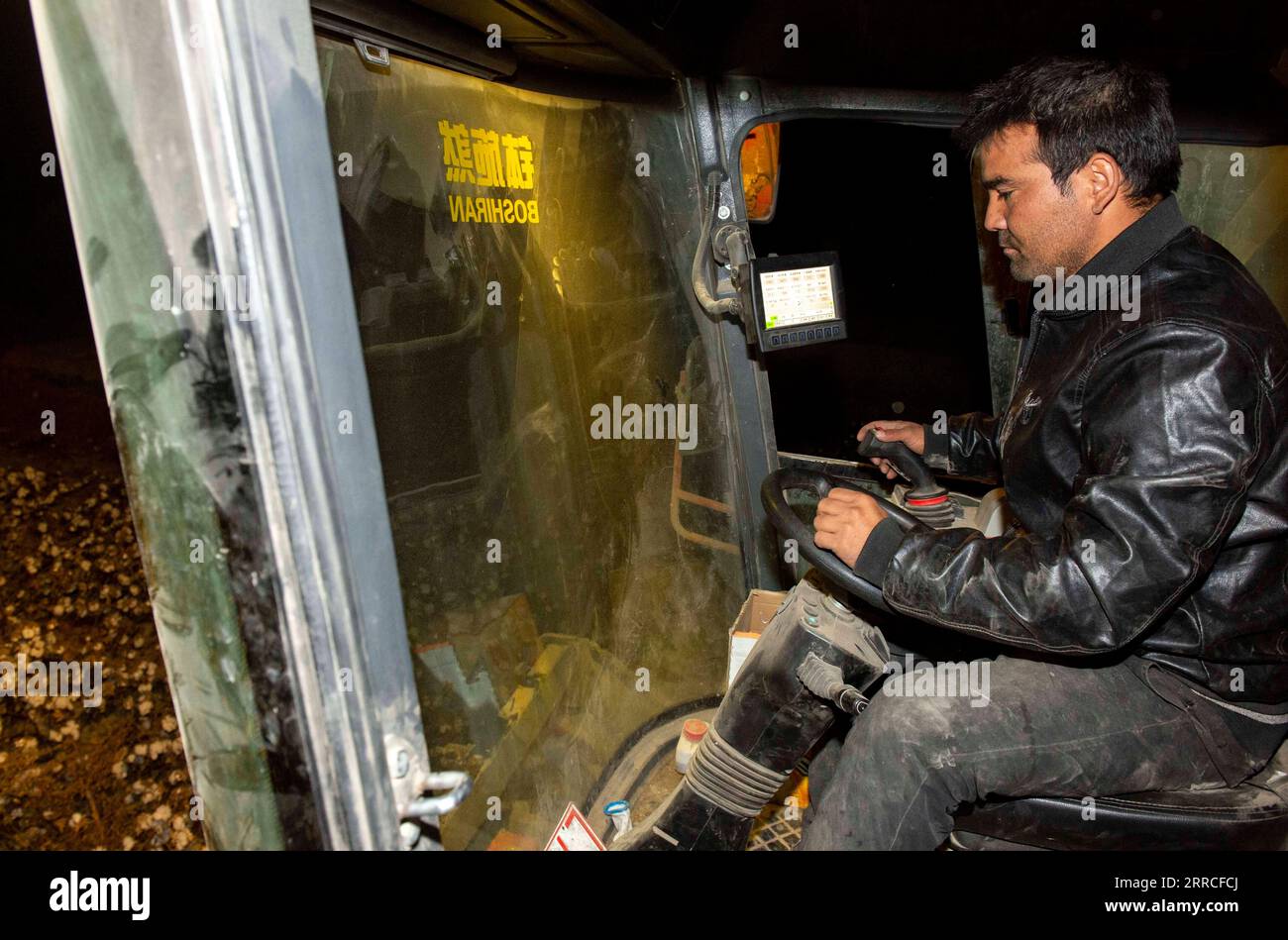 211104 -- XAYAR, Nov. 4, 2021 -- Amar Aziz drives a cotton picker in a ...