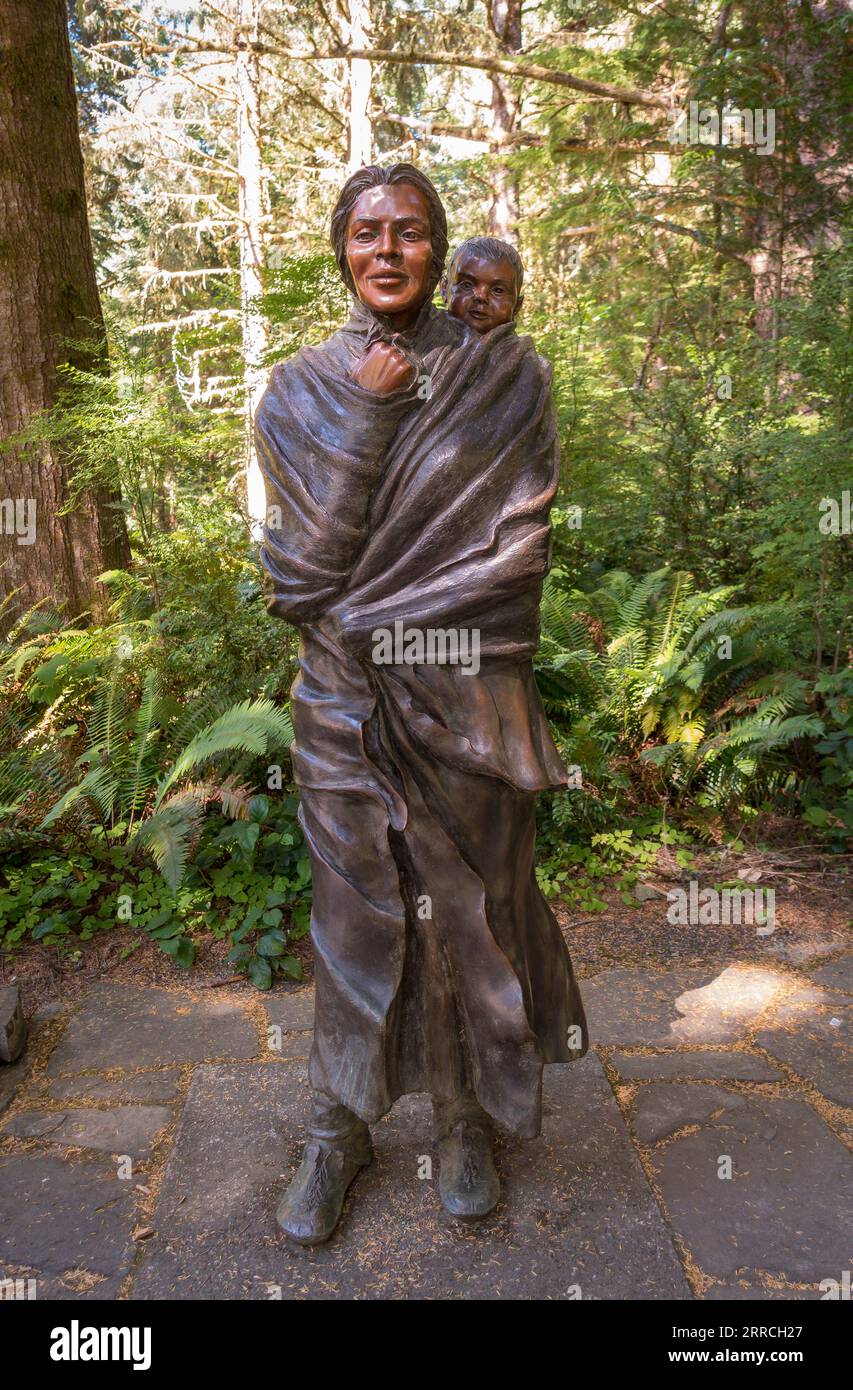 FORT CLATSOP, OREGON, USA - Sacagawea statue at Lewis and Clark ...