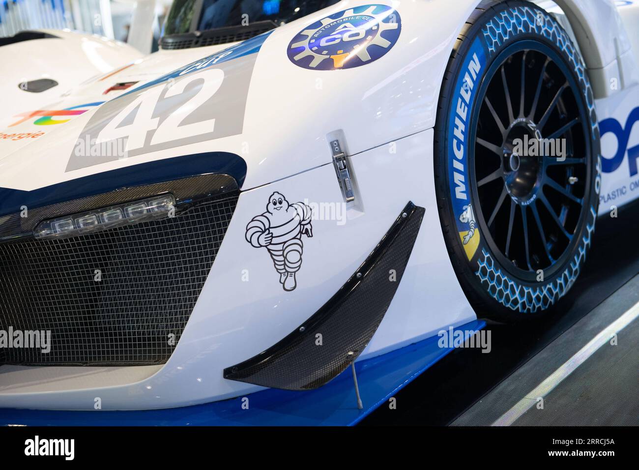 211107 -- SHANGHAI, Nov. 7, 2021 -- Photo taken on Nov. 7, 2021 shows a ...