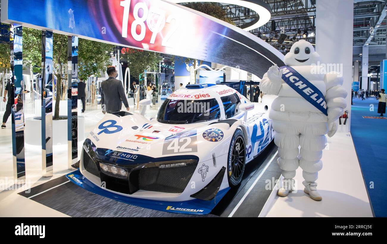 211107 -- SHANGHAI, Nov. 7, 2021 -- Photo taken on Nov. 7, 2021 shows a ...