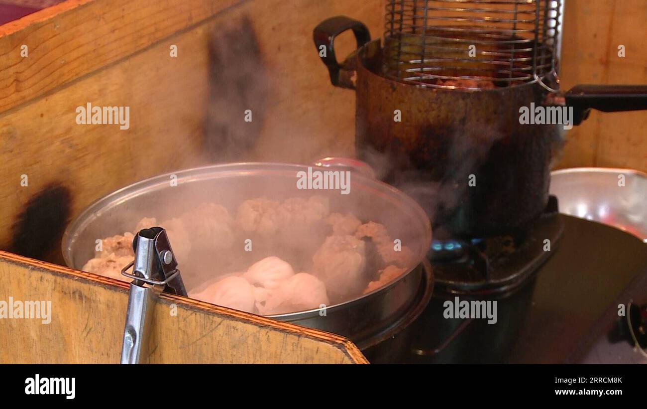 211110 -- JAKARTA, Nov. 10, 2021 -- Steamed dim sums are seen at a food ...