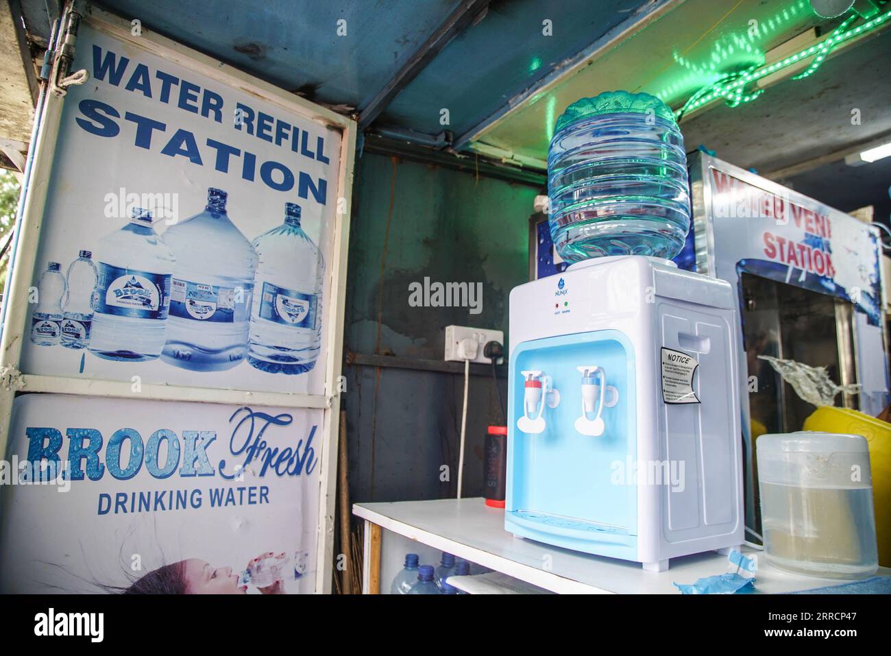 Refill systems hi-res stock photography and images - Alamy