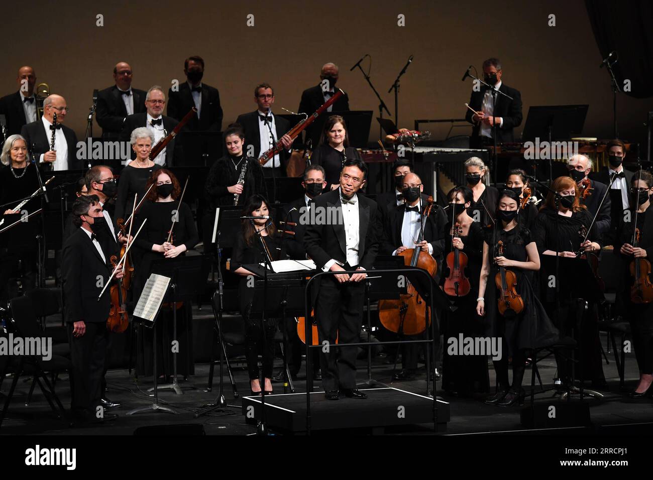 211114 -- NEW YORK, Nov. 14, 2021 -- Conductor Cai Jindong C and the ...