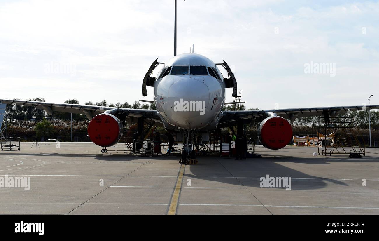 Retired aircraft hi-res stock photography and images - Alamy