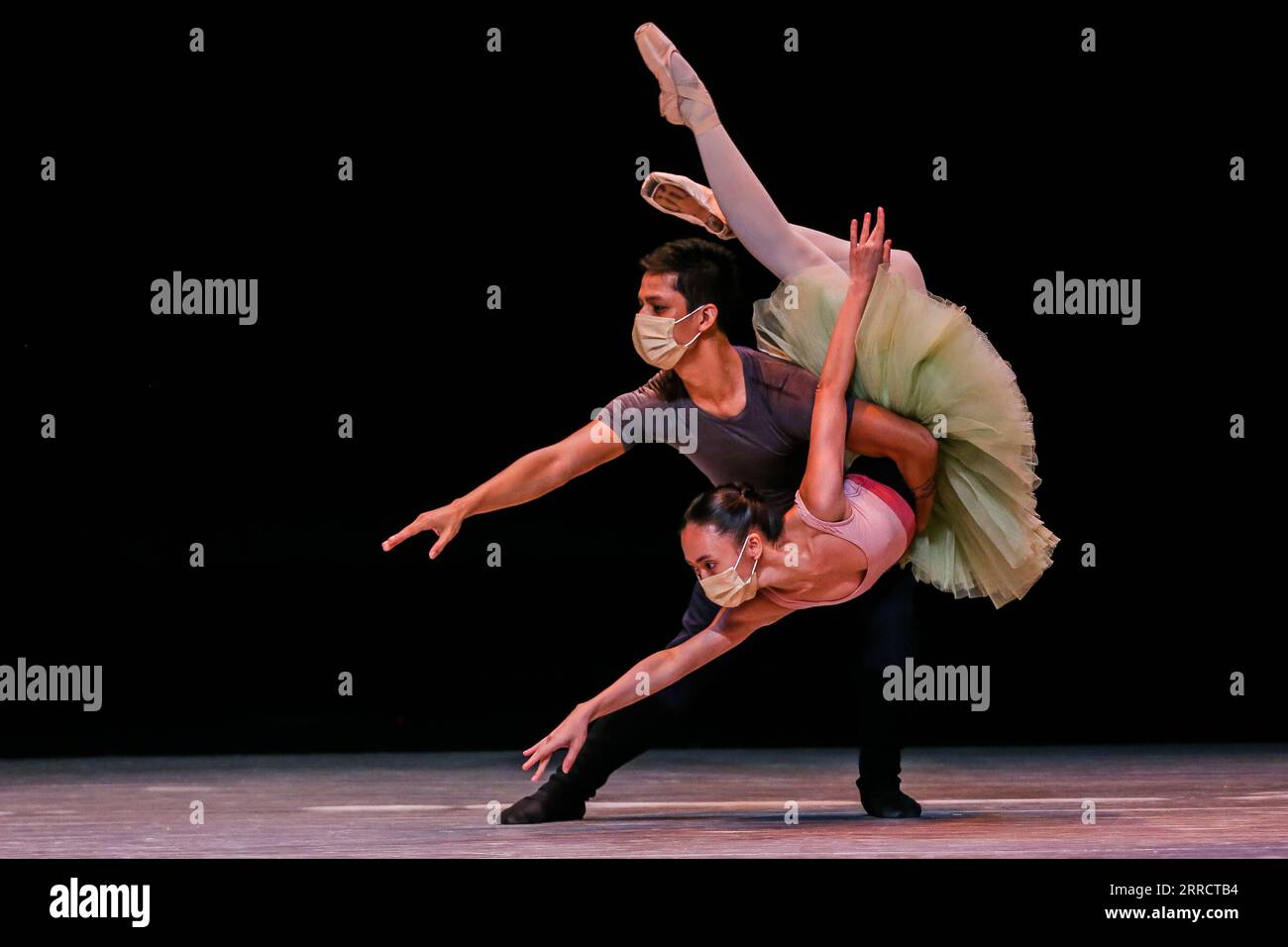 211117 -- PASAY CITY, Nov. 17, 2021 -- Ballet dancers wearing face ...