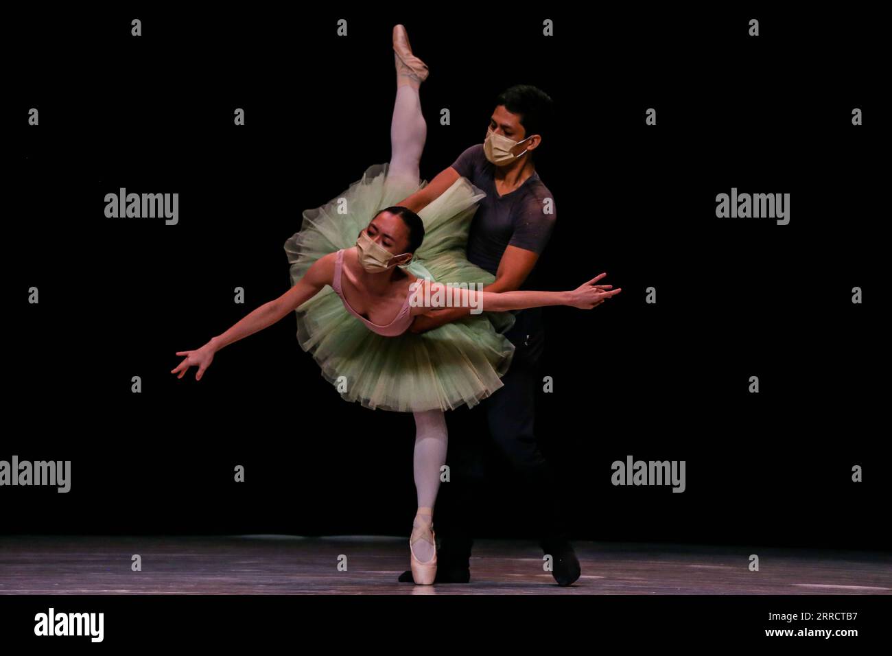 211117 -- PASAY CITY, Nov. 17, 2021 -- Ballet dancers wearing face ...