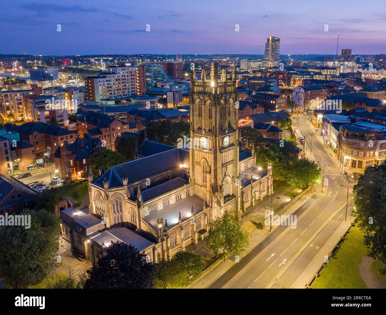 Leeds city skyline hi-res stock photography and images - Alamy