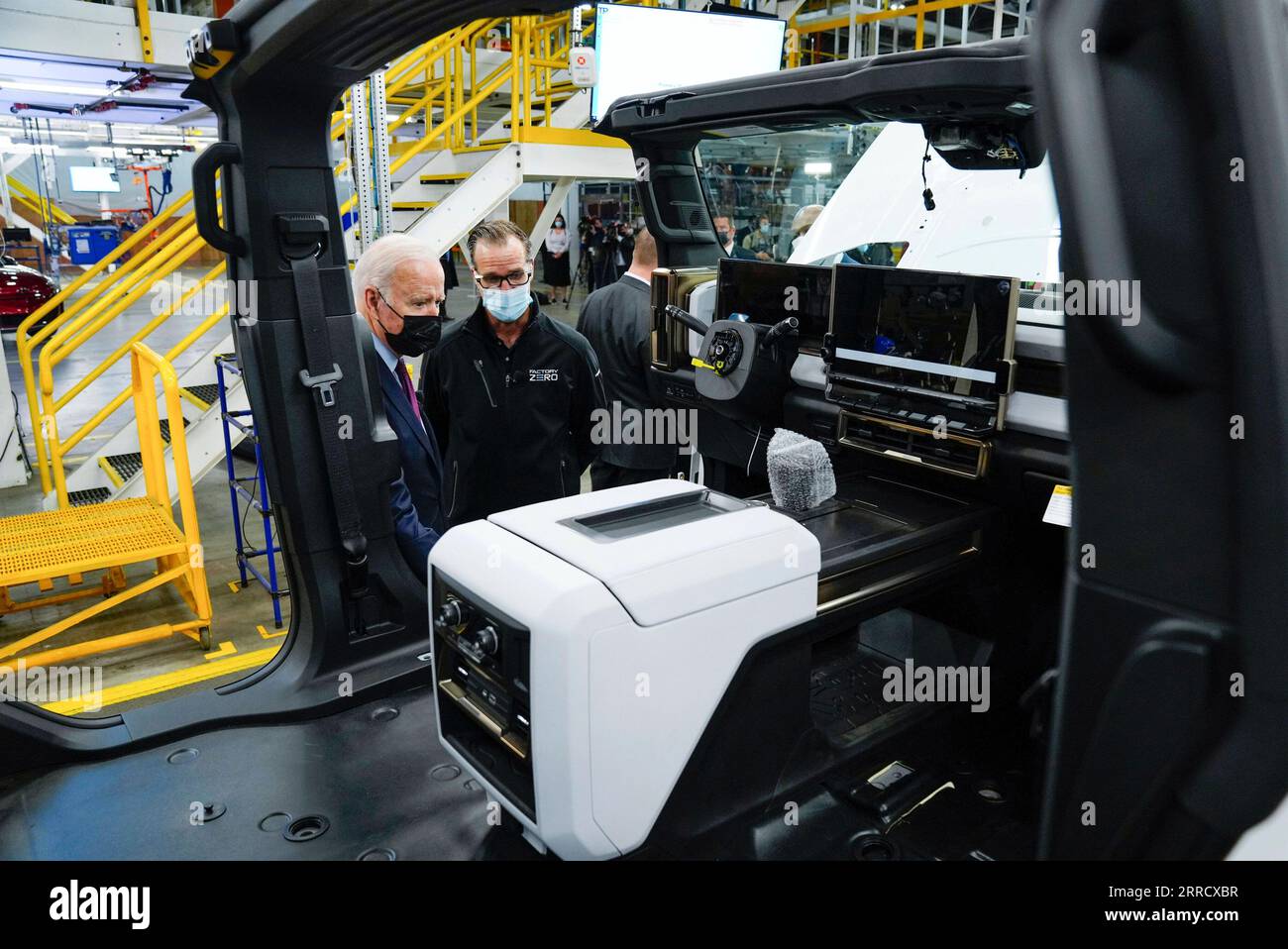 STYLELOCATIONU.S President Joe Biden views the electric Hummer assembly ...