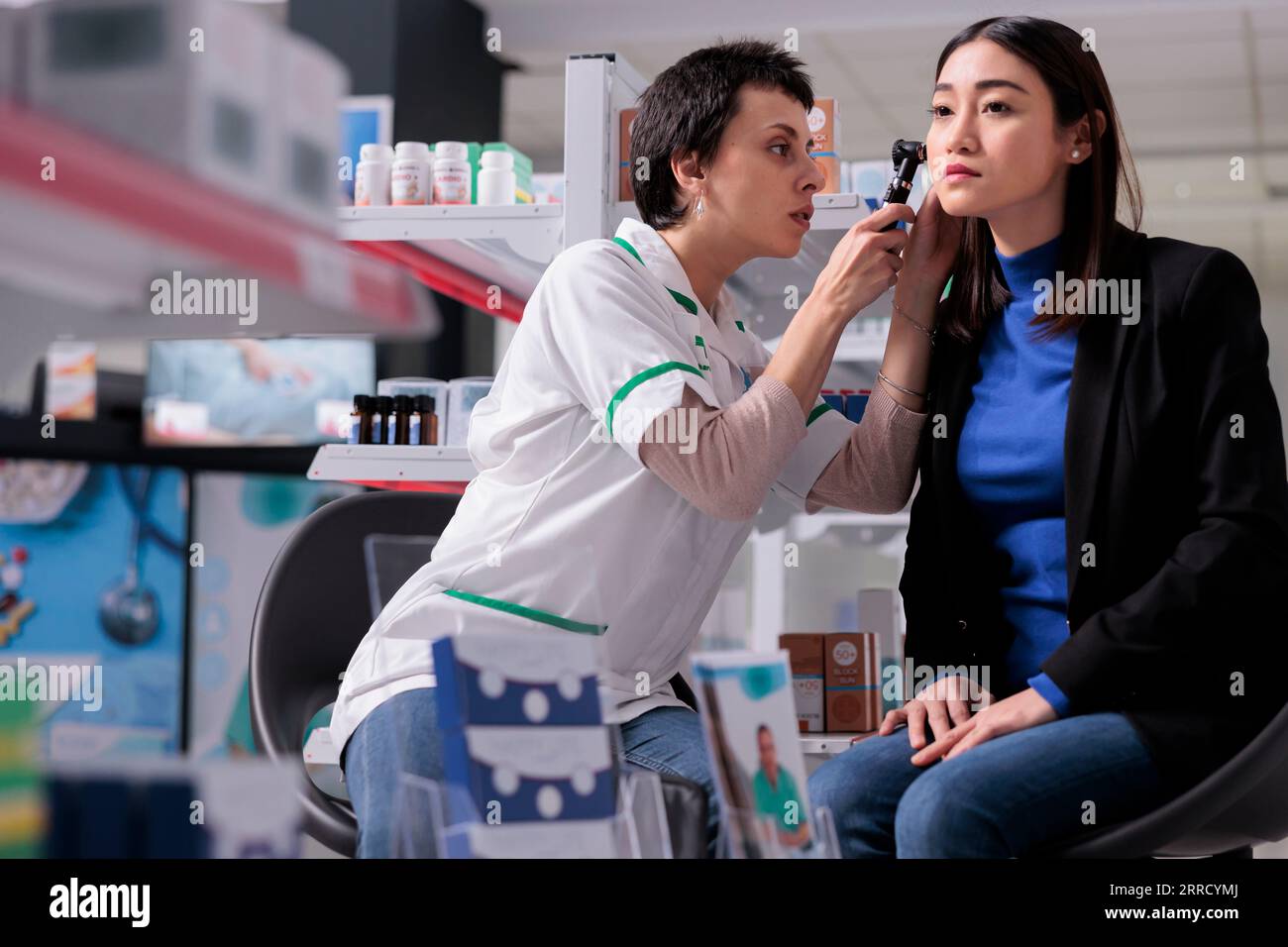 Healthcare specialist in apothecary patient hi-res stock photography and images - Alamy