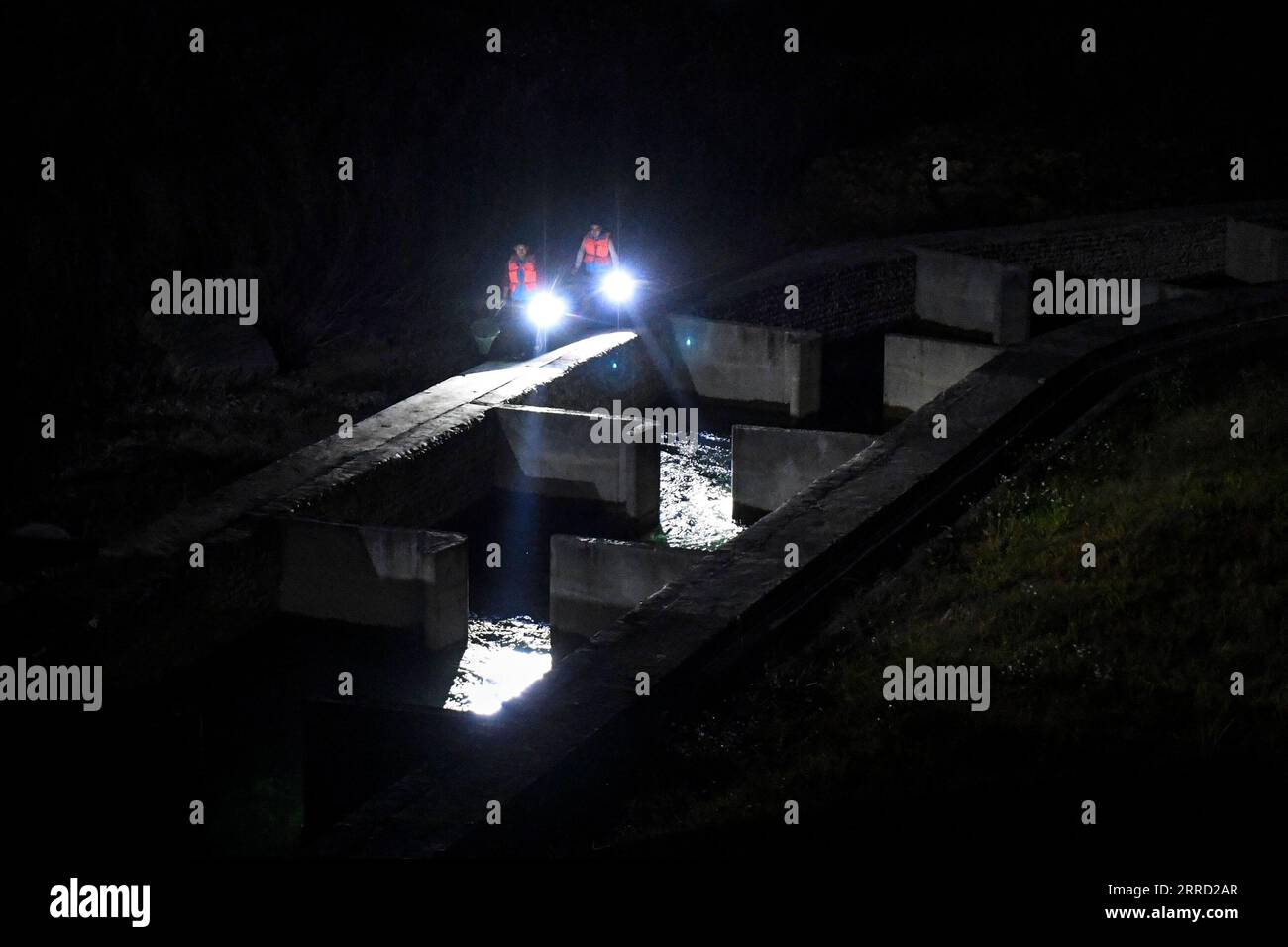 Inspect the water flow hi-res stock photography and images - Alamy