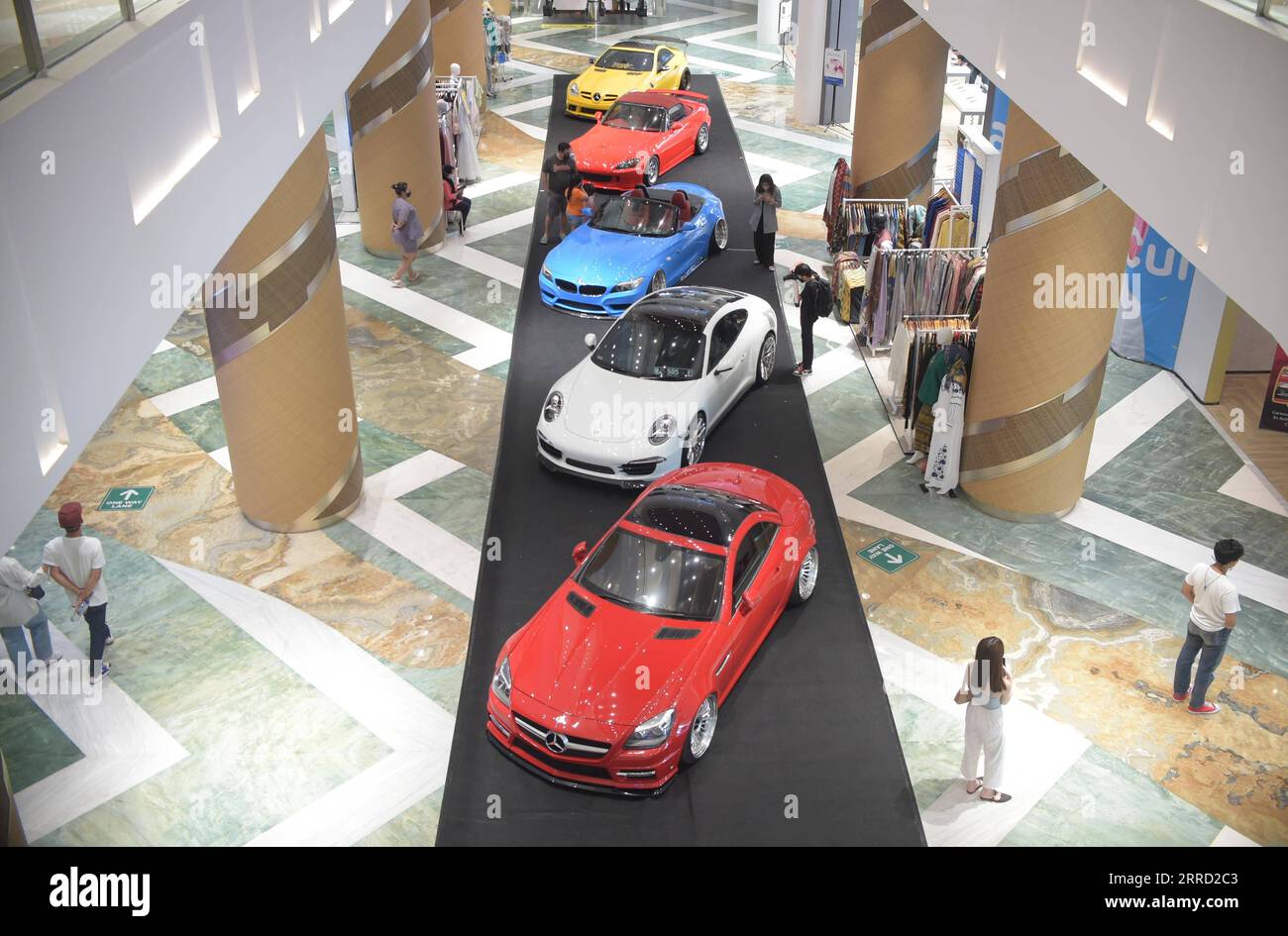 Modified cars hi-res stock photography and images - Alamy