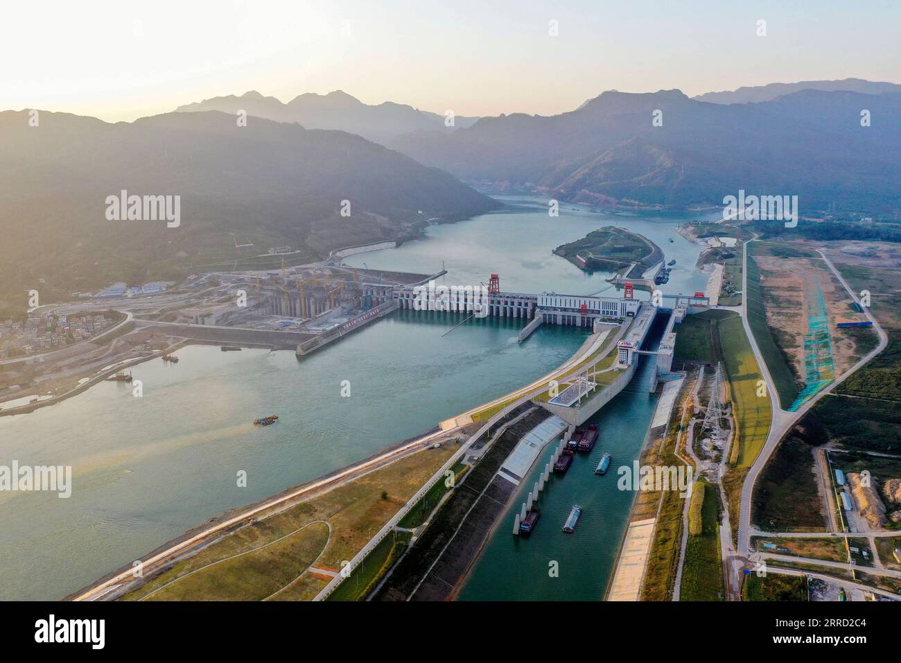 211127 -- GUIPING, Nov. 27, 2021 -- Aerial photo taken on Nov. 26, 2021 ...