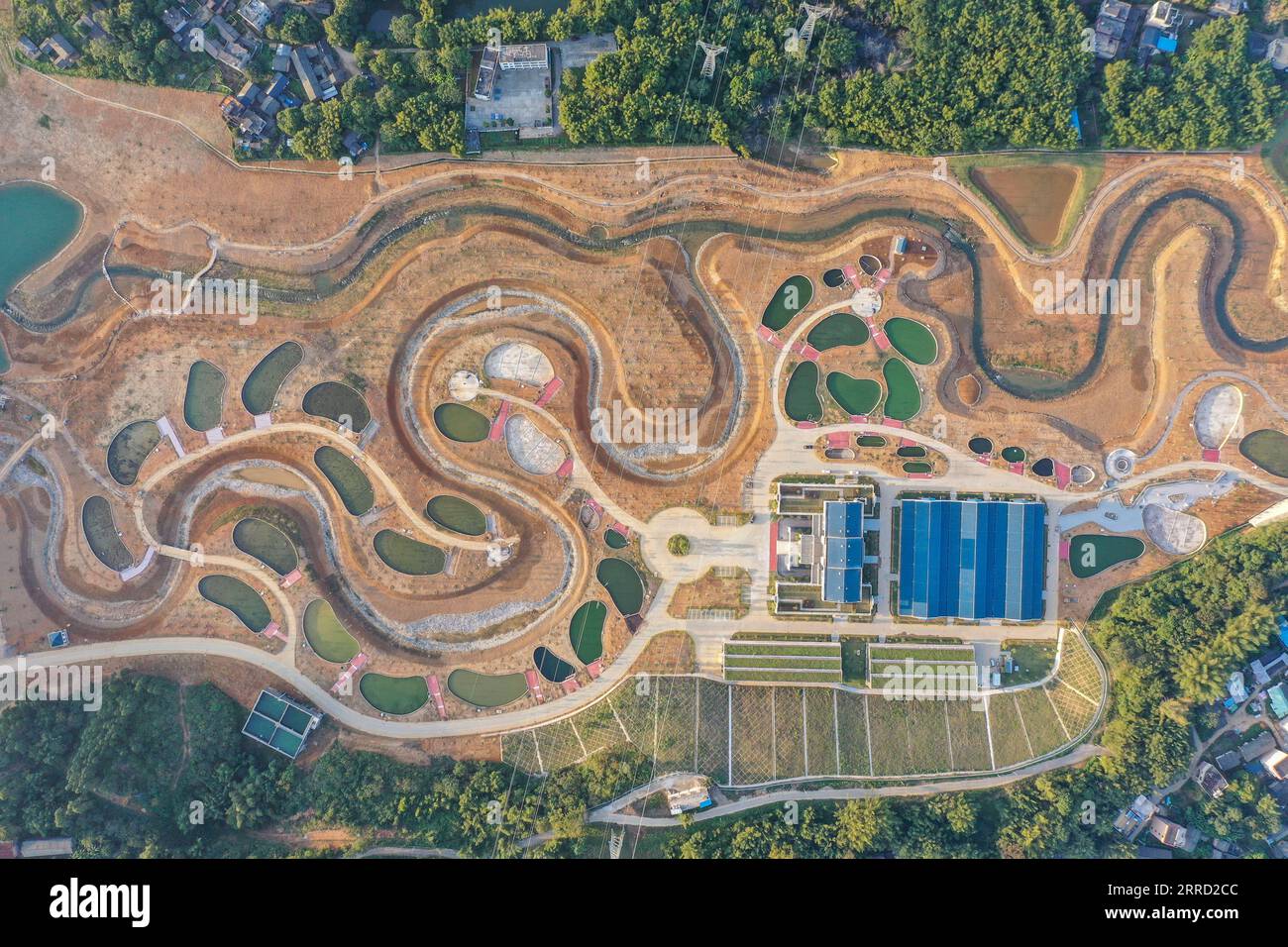 211127 -- GUIPING, Nov. 27, 2021 -- Aerial photo taken on Nov. 26, 2021 ...