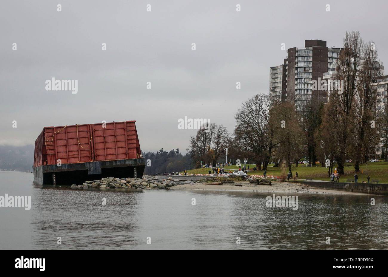 Canada vancouver barge beach hi-res stock photography and images - Alamy