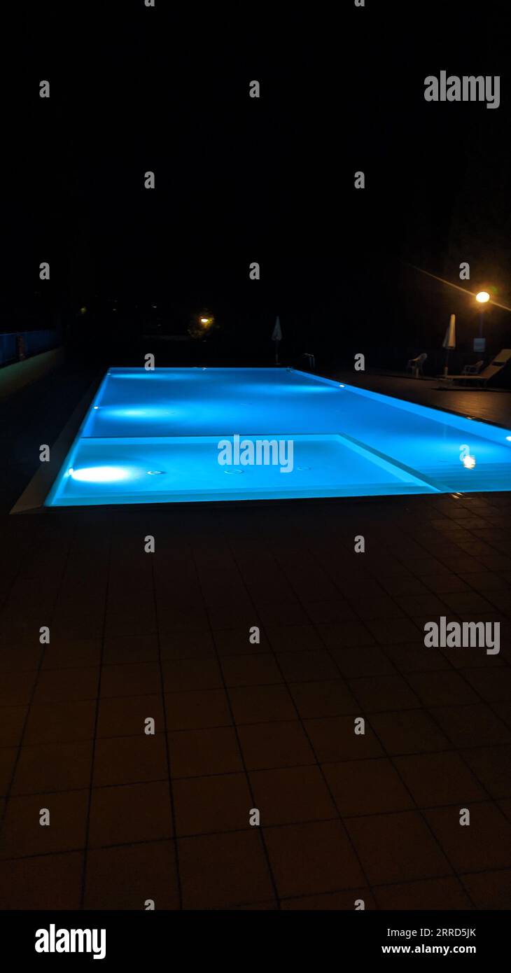 Pool side lounger swimming hi-res stock photography and images - Alamy