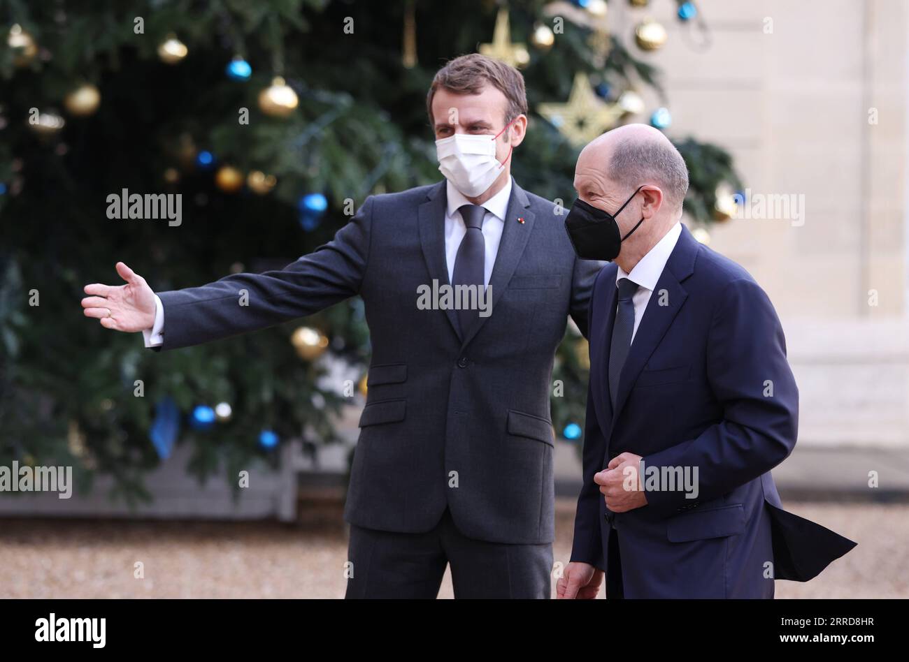 211210 -- PARIS, Dec. 10, 2021 -- French President Emmanuel Macron L ...