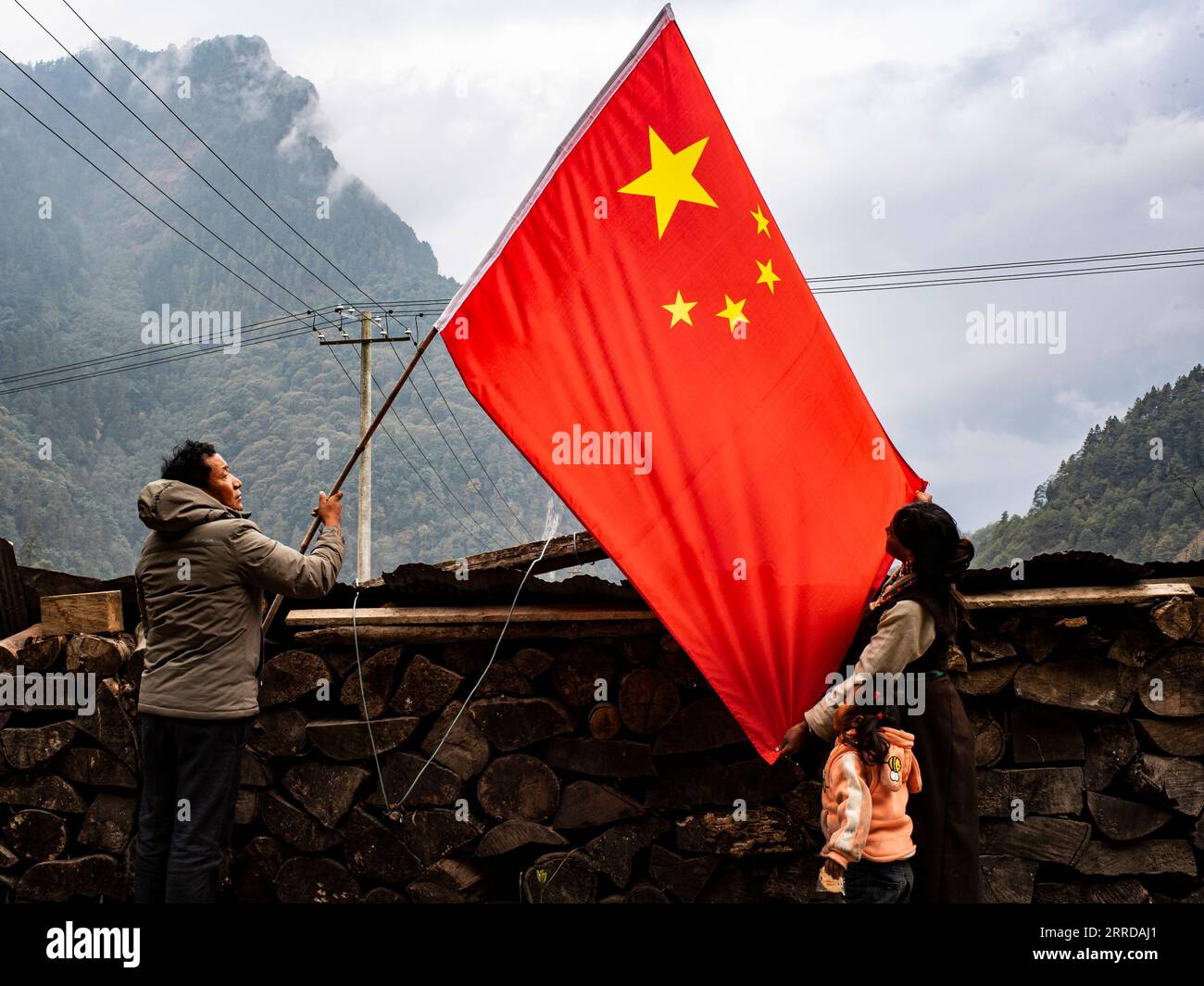 211214 -- LHASA, Dec. 14, 2021 -- Nyima R, a Sherpa villager in ...
