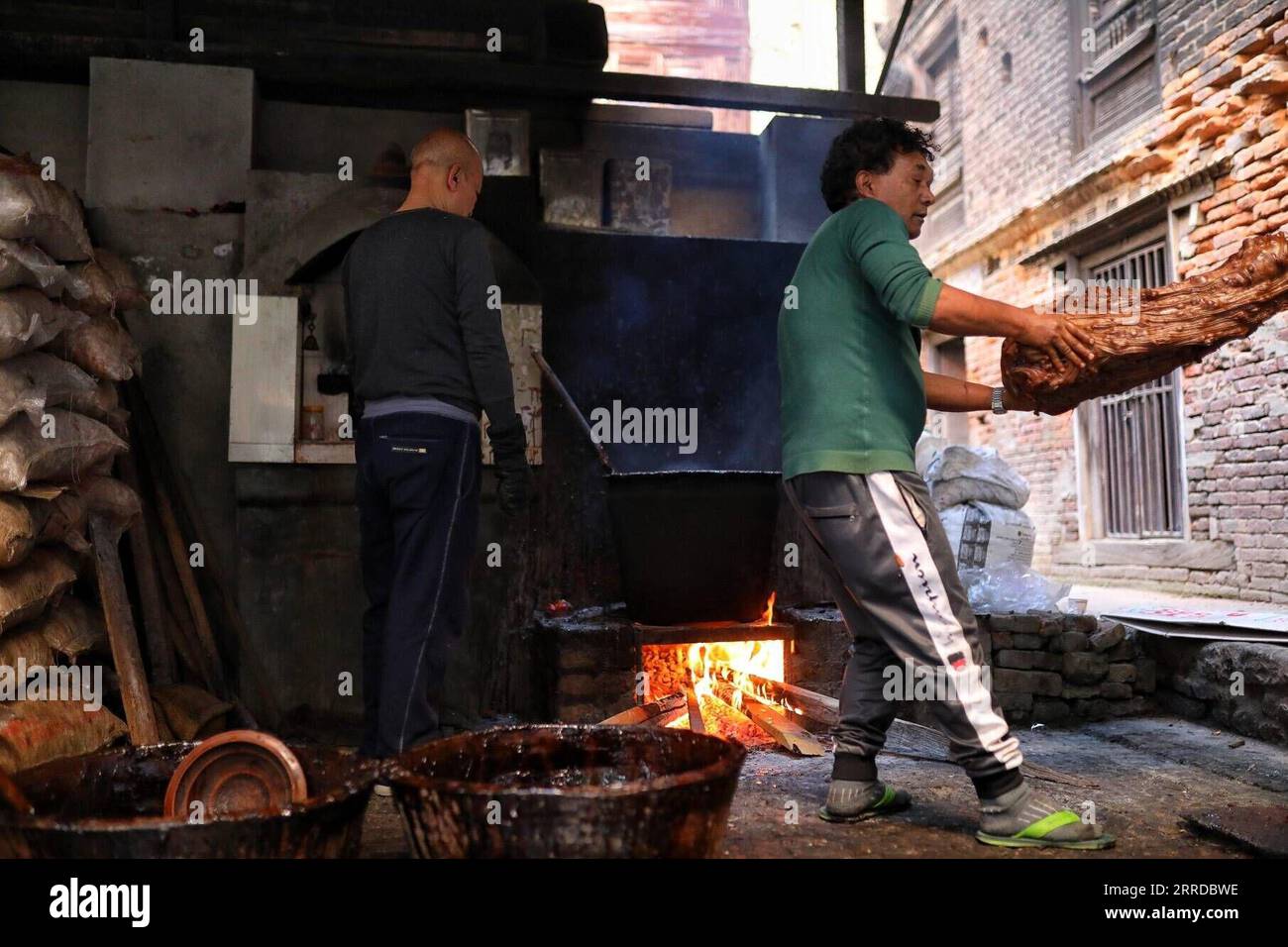 Chaku hi-res stock photography and images - Alamy