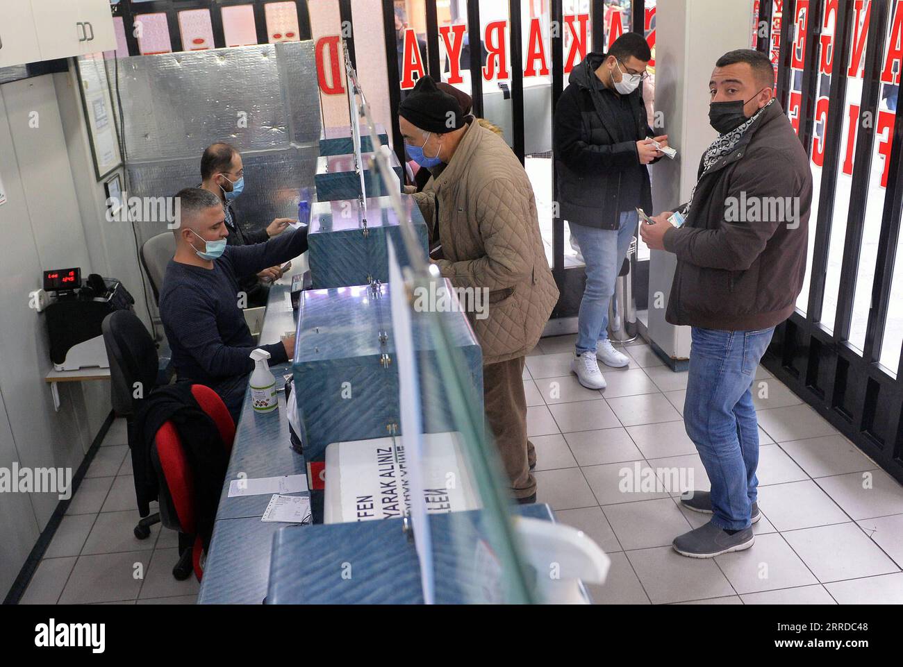 100 basis points hi-res stock photography and images - Alamy