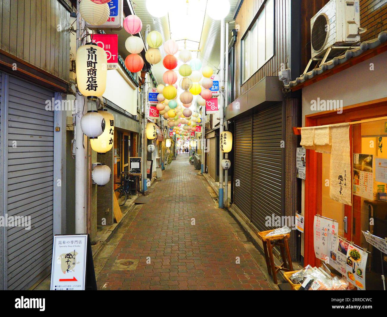 Kiyomizu dera market hi-res stock photography and images - Alamy