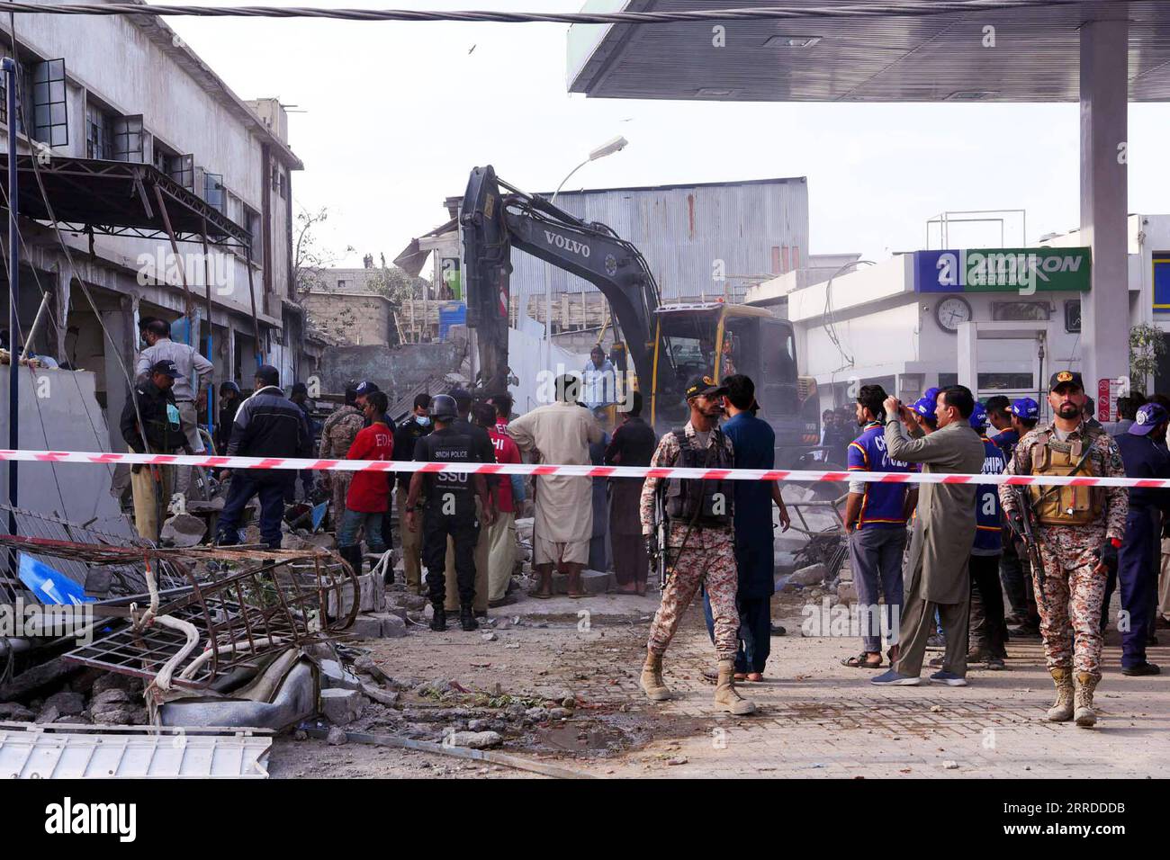 211218 -- KARACHI, Dec. 18, 2021 -- Security personnel cordon off the ...