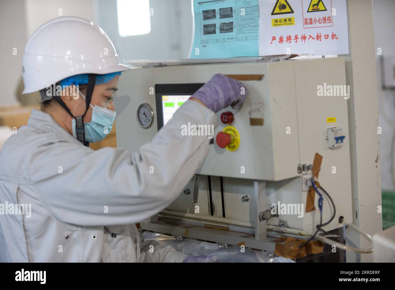 Polysilicon hi-res stock photography and images - Alamy