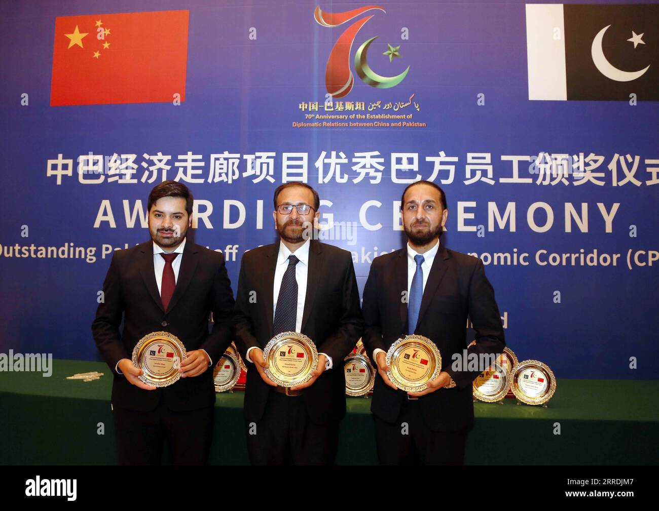 211229 -- ISLAMABAD, Dec. 29, 2021 -- Representatives of awarded ...