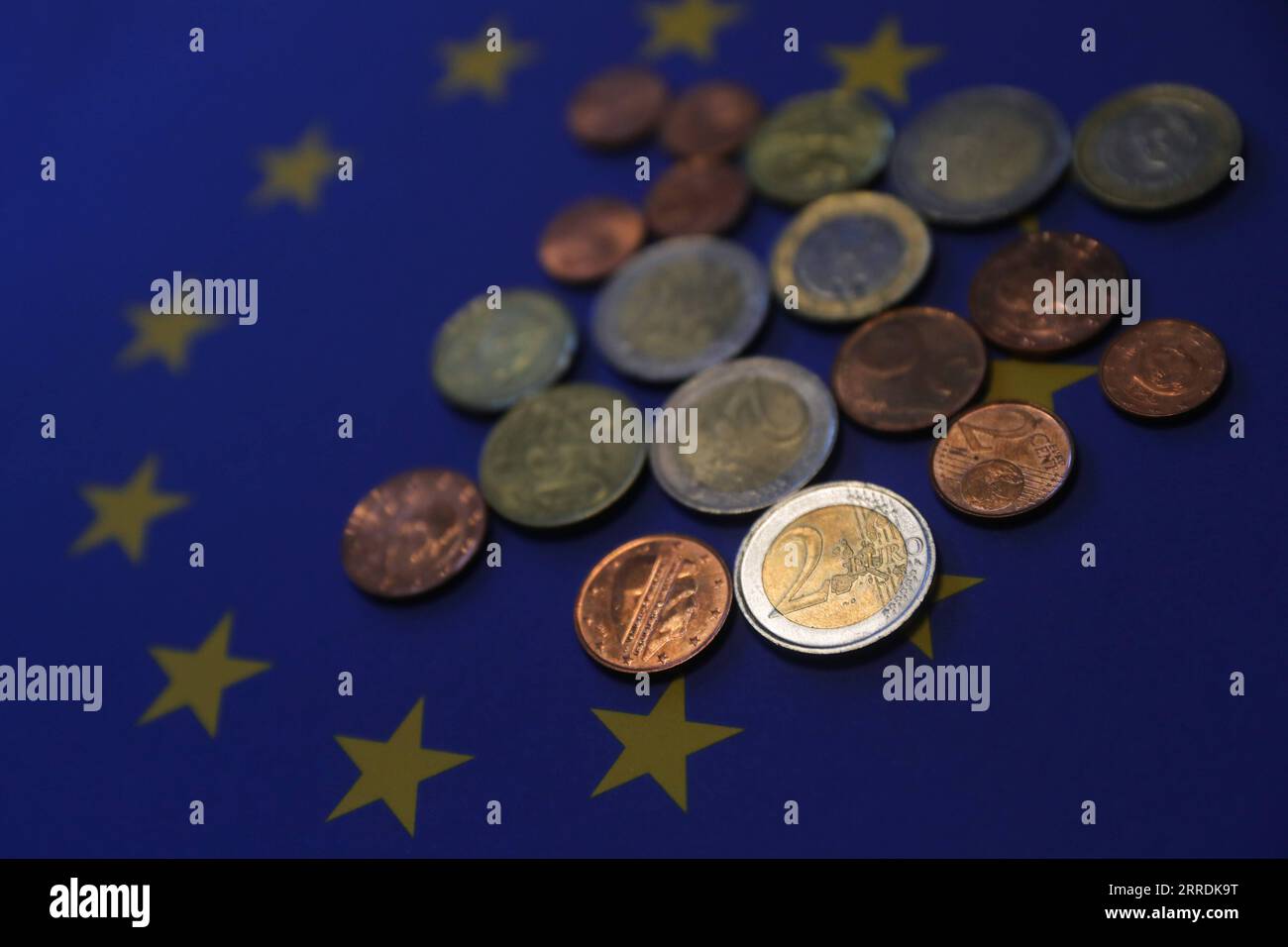 Euro in circulation 2002 hi-res stock photography and images - Alamy