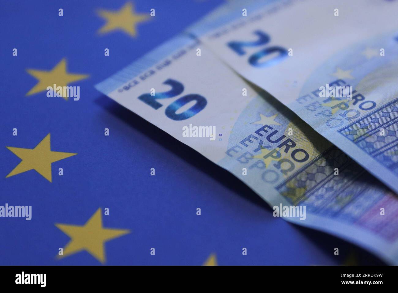 Euro in circulation 2002 hi-res stock photography and images - Alamy
