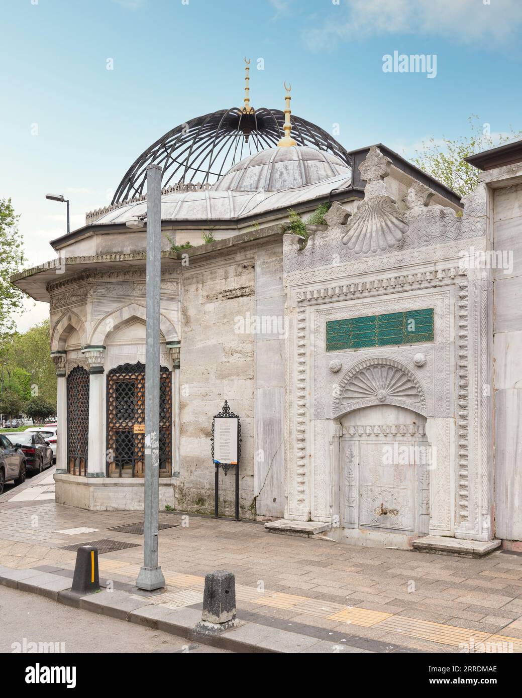 Sehsuvar valide fountain hi-res stock photography and images - Alamy